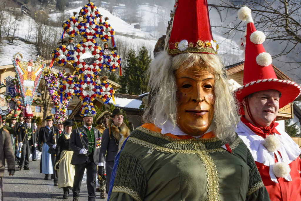 Frau Perchta - Brauchtum Krampus Perchten Teufel Klausen und mehr