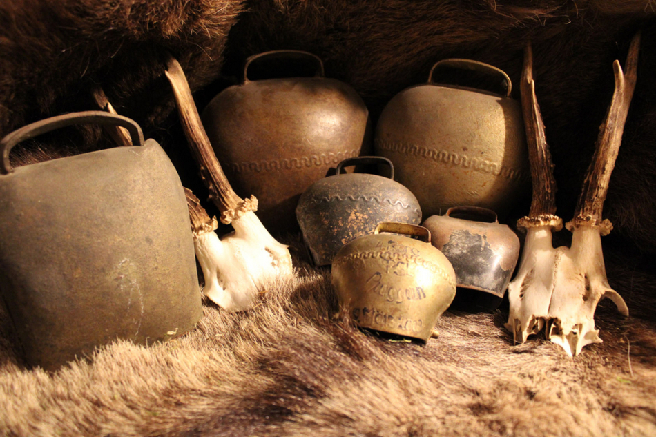 Balkenglocken Brösl - Brauchtum Krampus Perchten Teufel Klausen und mehr